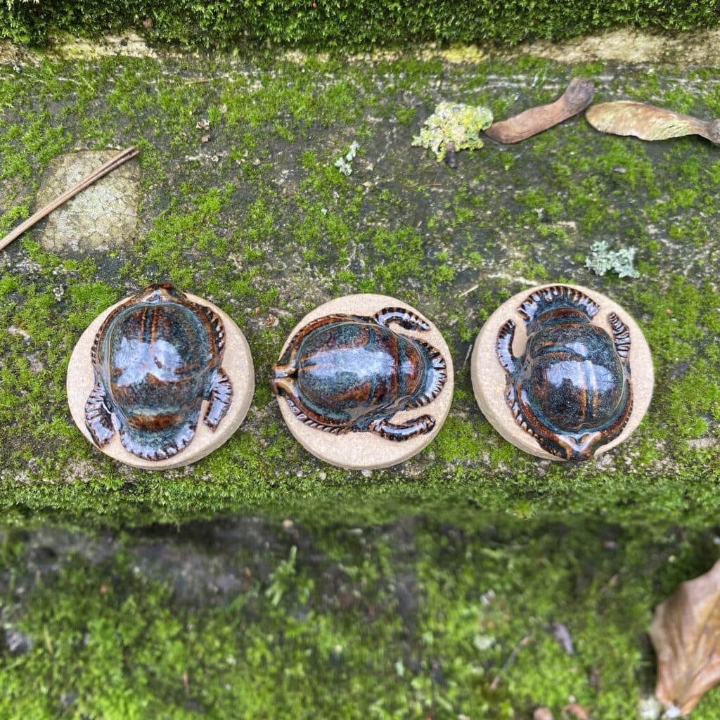 Amulette Scarabée bleu de fer – Protection sacrée